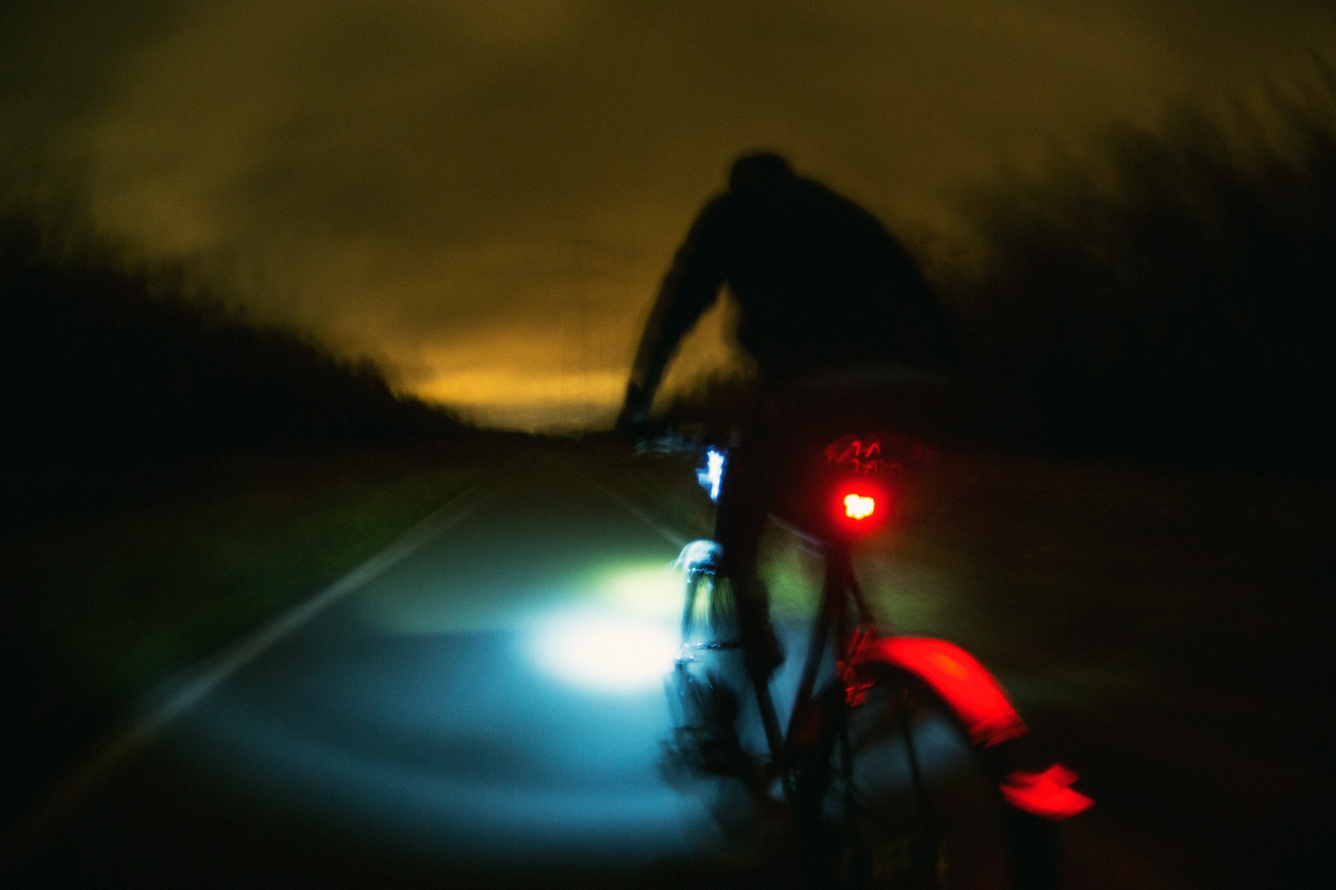 The Ultimate Guide to Bike Lights for Night Riders | ArticleCube